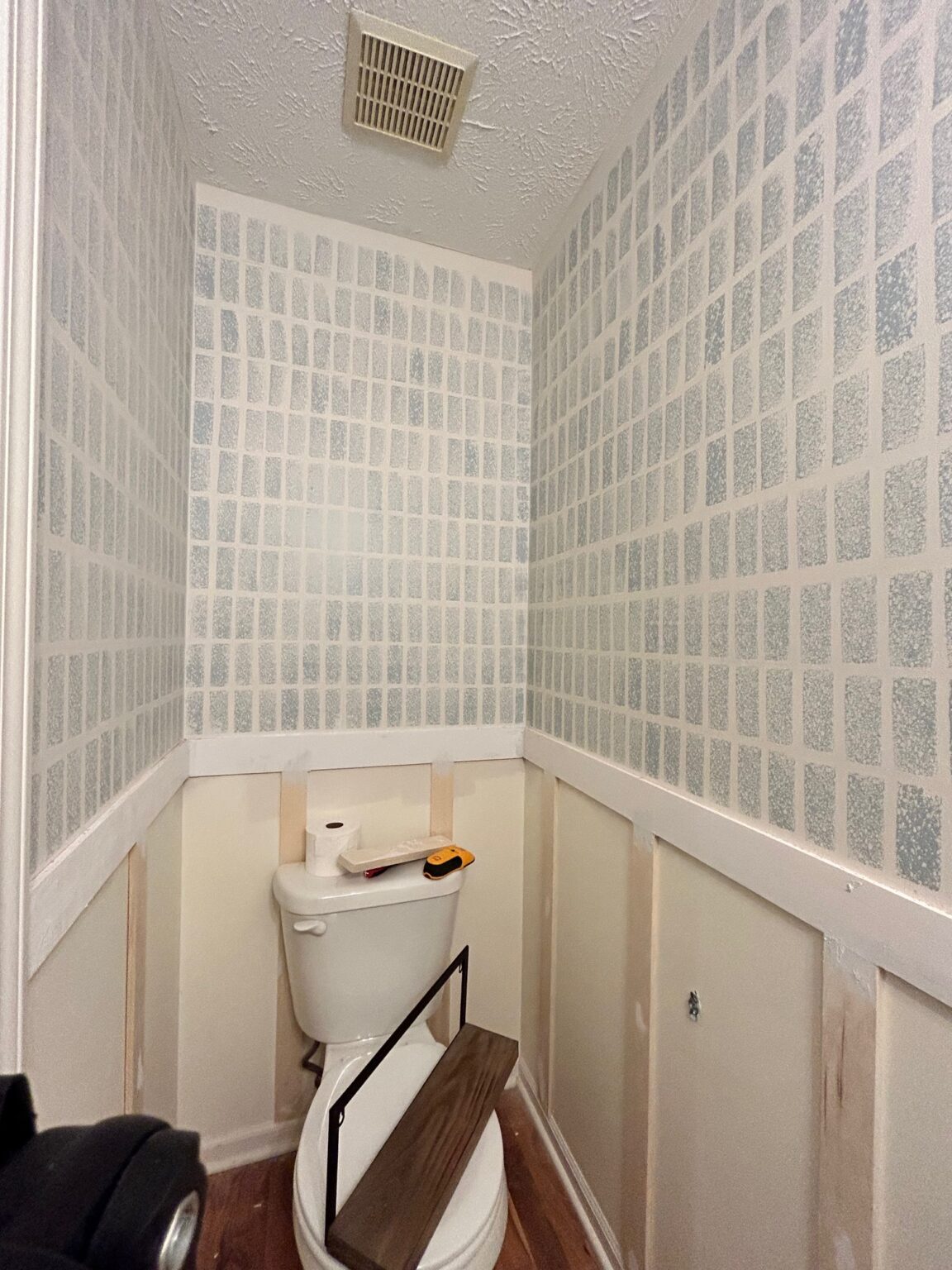 Half-Bath Transformation for under $100 | champagneandshiplap.com